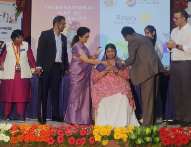 MS Person Dimple honored with the IDPD Award 2023 – Multiple Sclerosis ...